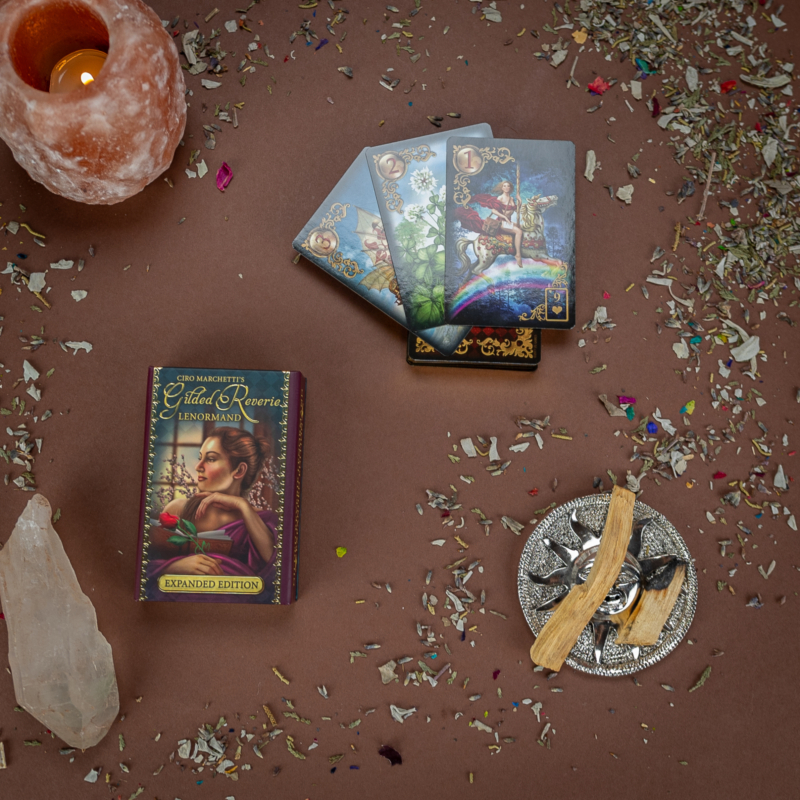 Gilded Reverie Expanded Edition Lenormand Kortos + DOVANA - Mažoji Indija Gilded Reverie Expanded Edition Lenormand Kortos + DOVANA - Mažoji Indija