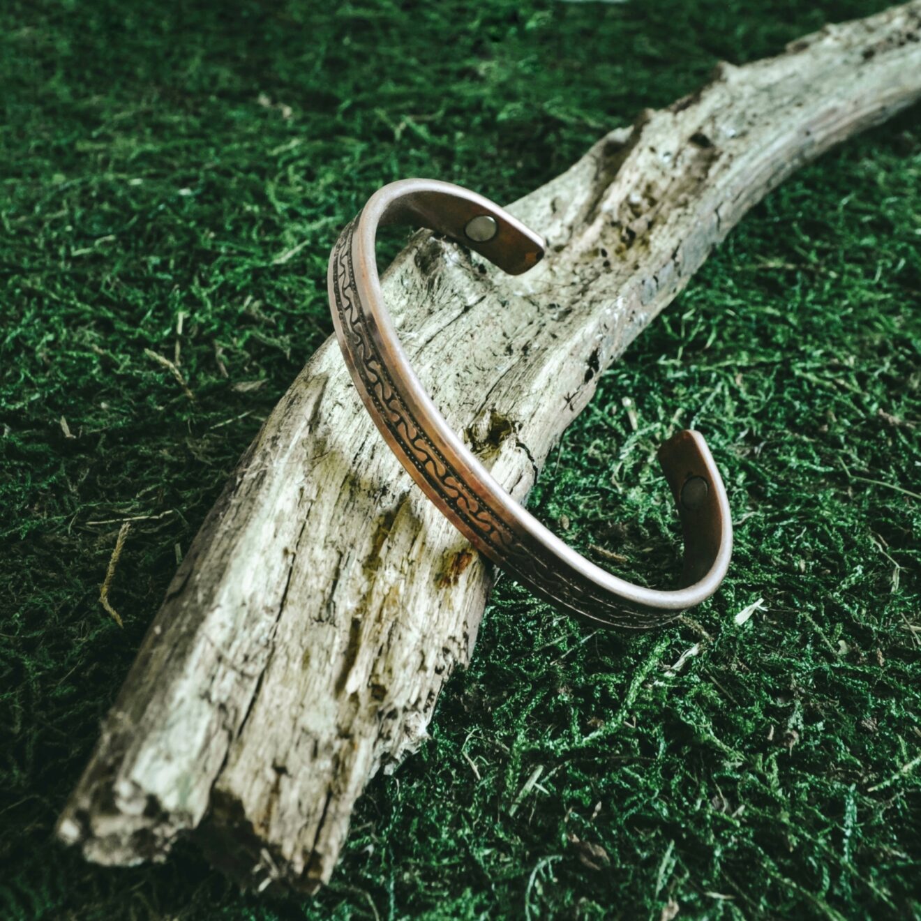 Varinė apyrankė su magnetukais - Mažoji Indija