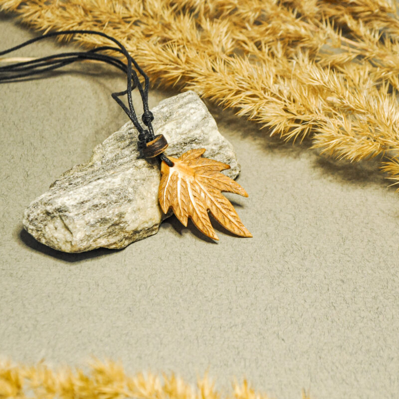 Vėrinys su kaulo pakabuku - Mažoji Indija